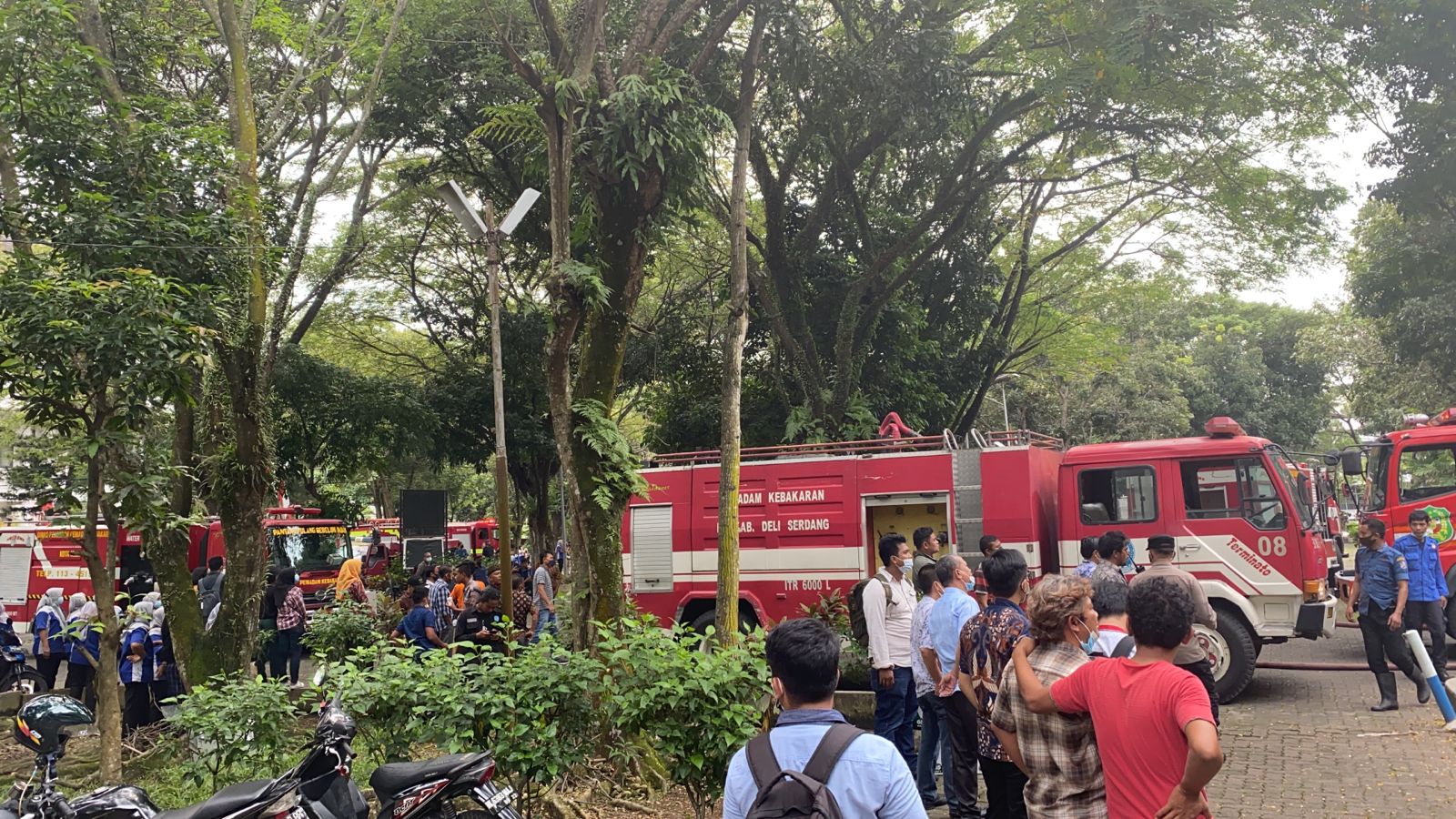 Gedung Arsip Kampus Unimed Terbakar – BicaraIndonesia.net Gedung Arsip Kampus Unimed Terbakar – BicaraIndonesia.net