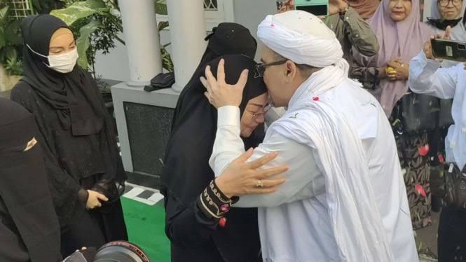 Diminta oleh Anaknya, Habib Rizieq Shihab Menikah Lagi ... Diminta oleh Anaknya, Habib Rizieq Shihab Menikah Lagi ...